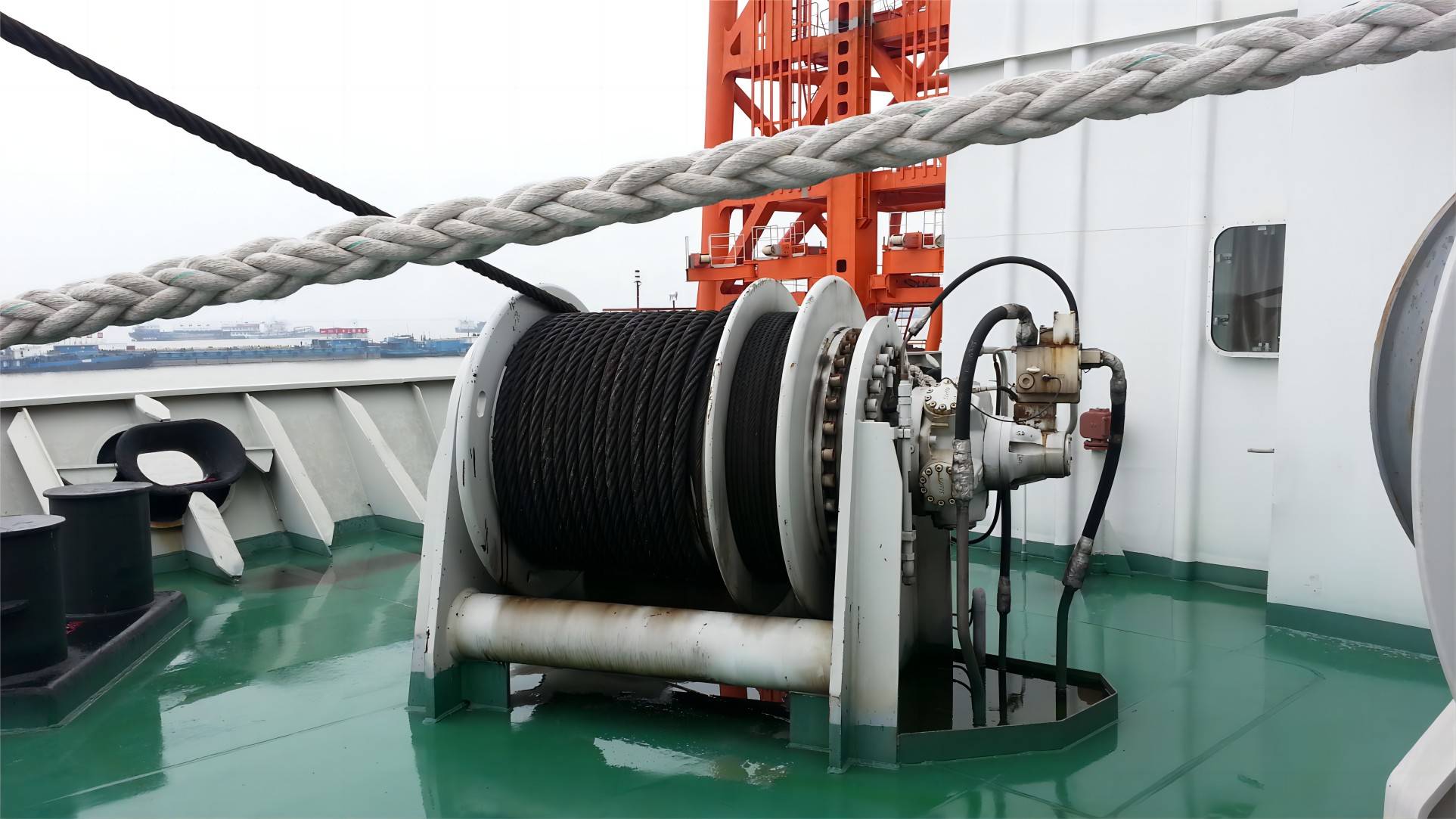 Customizable Winches for Diverse Lifting Applications - KRC